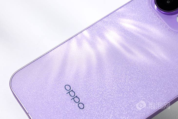 轻薄好手感超美小直屏 OPPO Reno13颜值出众实力出圈-泡泡网